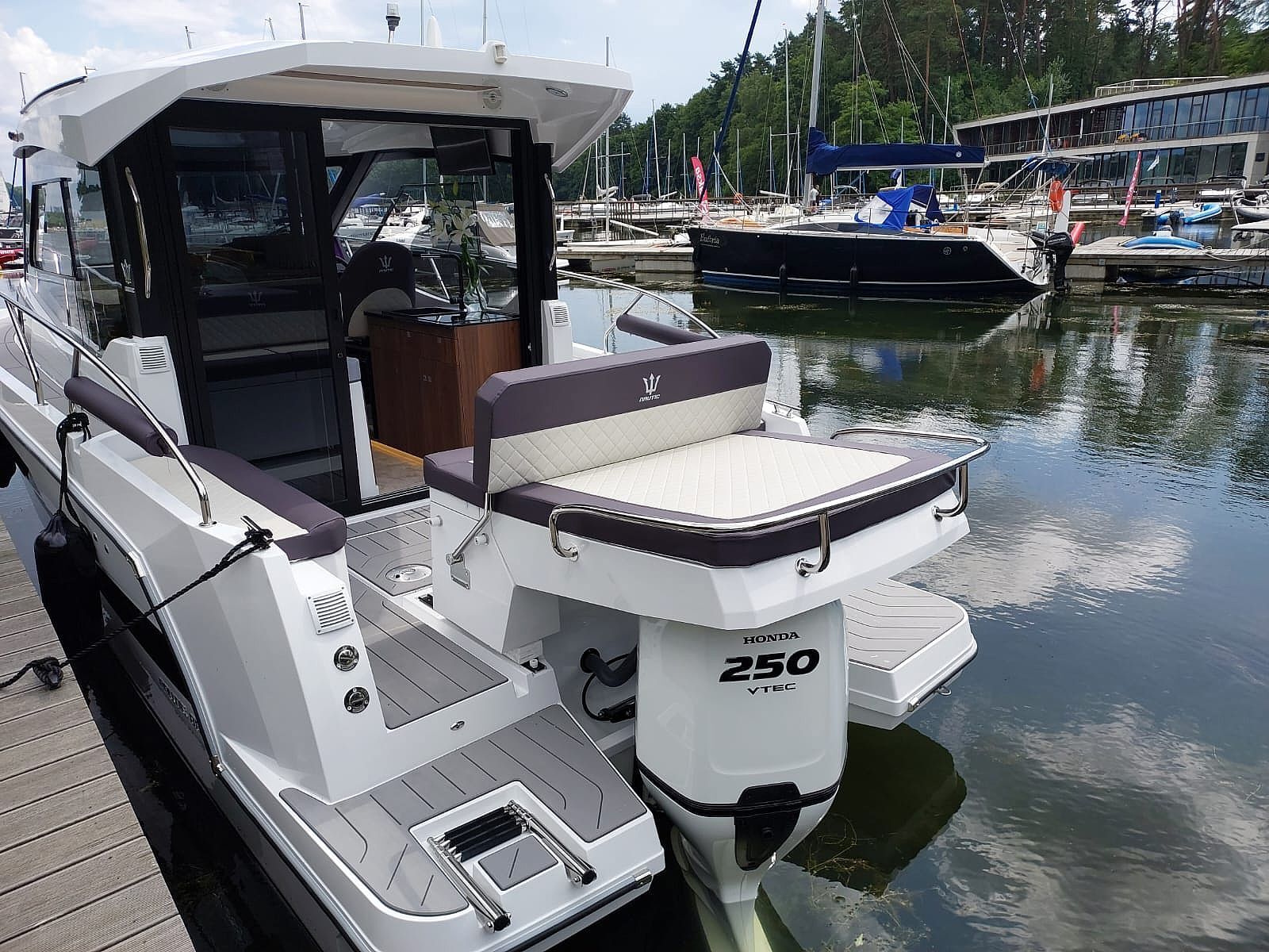 NAUTIC 880 | Honda Marine